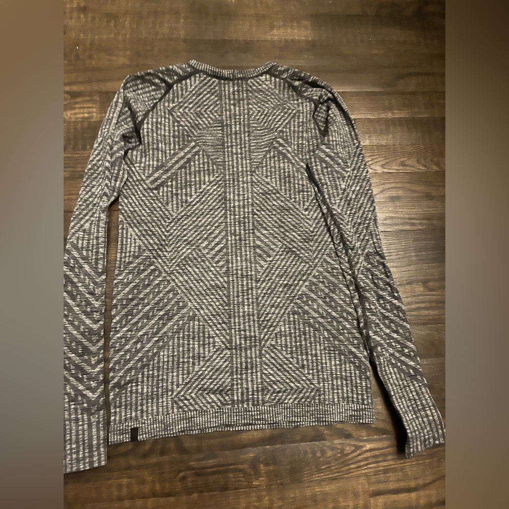 Lululemon Grey Top 8 - Gem